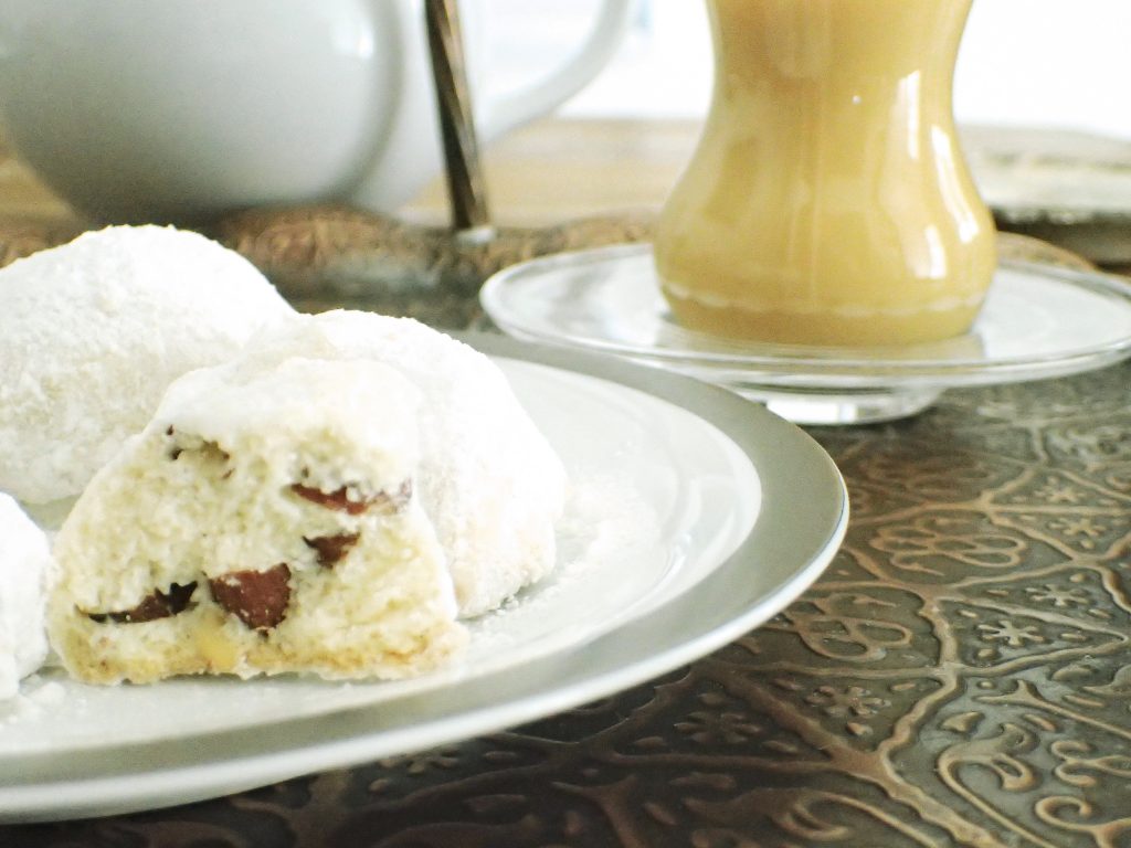 Greece's Holiday Butter Cookie- Kourabiedes are simple perfection ...